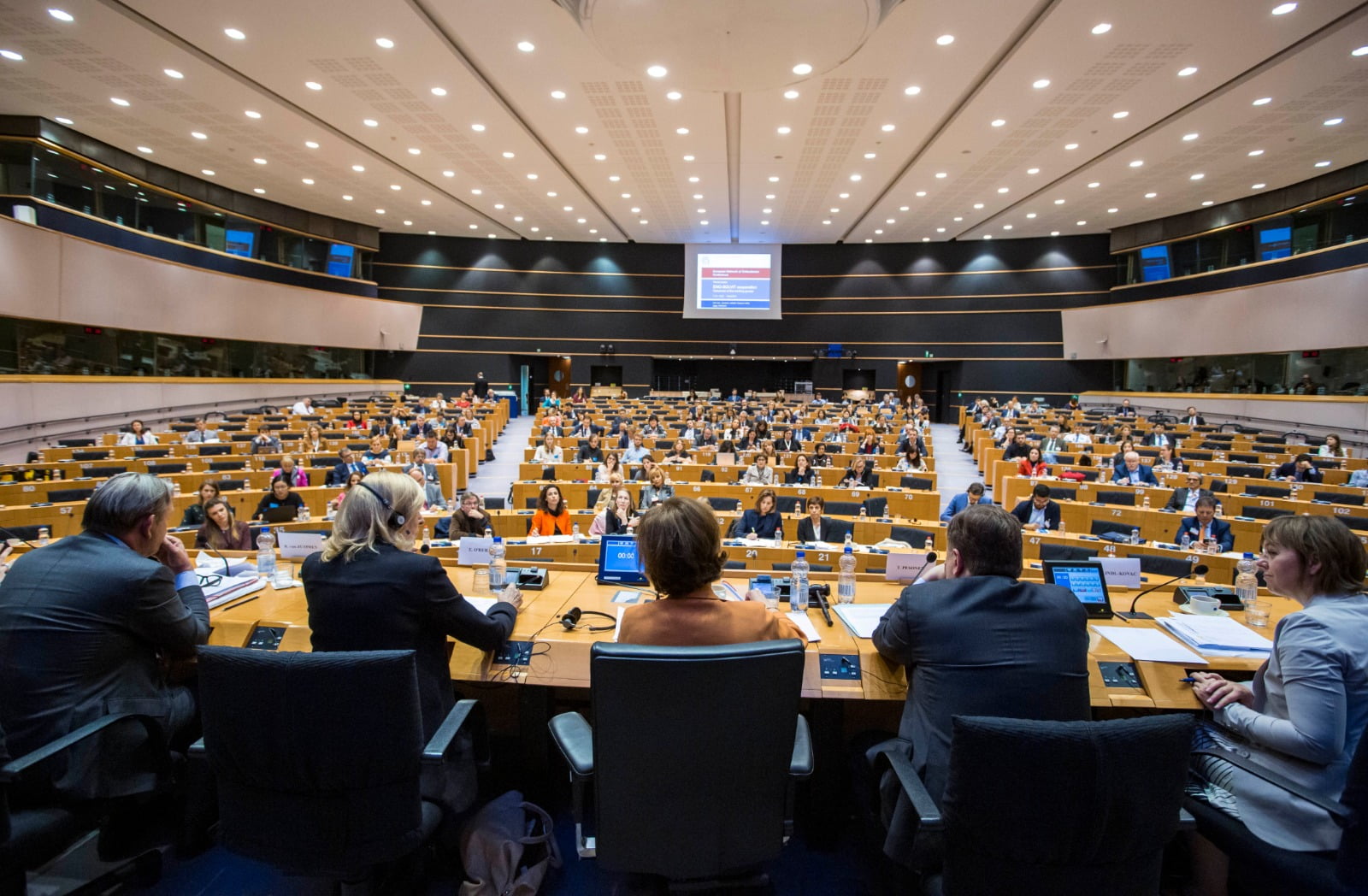 LOOKING BACK - ENGLISH